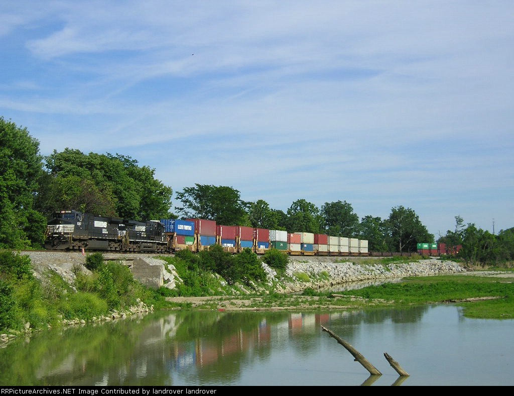 NS 9367 On NS 282 Westbound